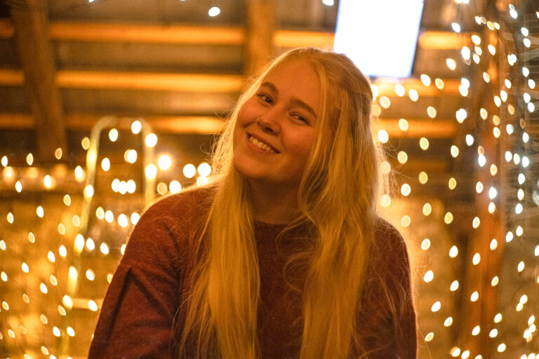 Nikoline Steen Kristensen Rigtig Jul foto: Sony Music - AEM - BOOKING ...