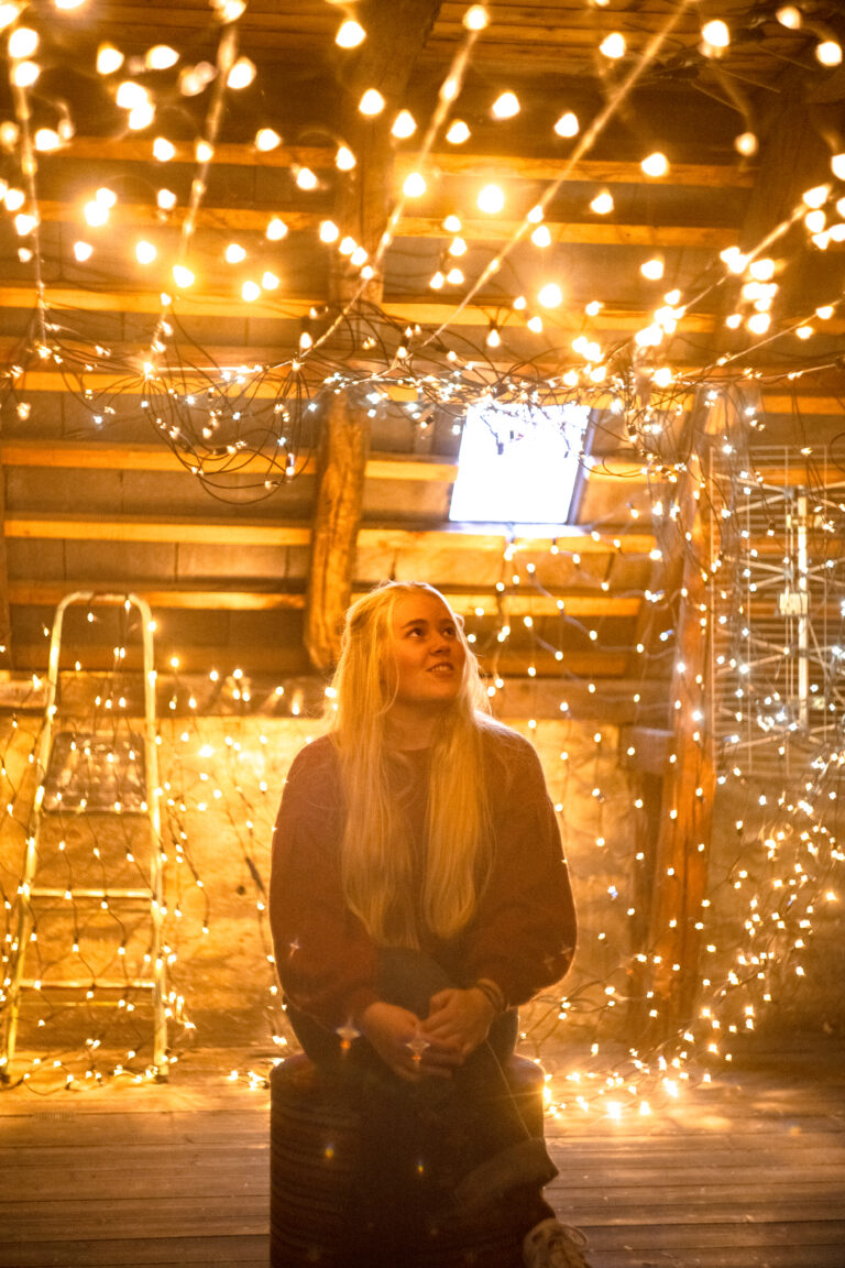 Nikoline Steen Kristensen Rigtig Jul foto: Sony Music - AEM - BOOKING ...